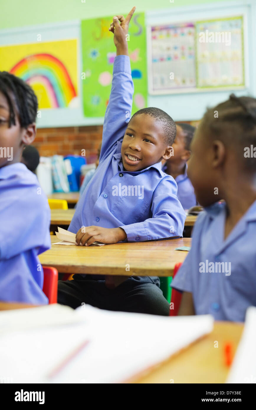 Hand heben in der klasse -Fotos und -Bildmaterial in hoher Auflösung ...