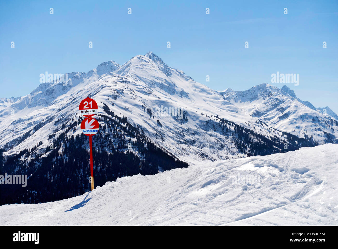 Piste marker sign -Fotos und -Bildmaterial in hoher Auflösung – Alamy