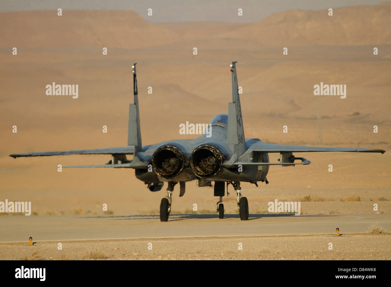 Eine F - 15C Baz von der israelischen Luftwaffe des Rollens bei Ovda ...