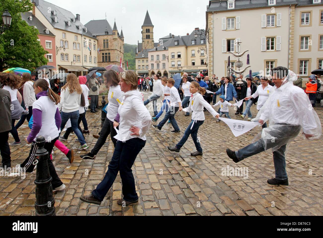 Tanzprozession in echternach -Fotos und -Bildmaterial in hoher ...