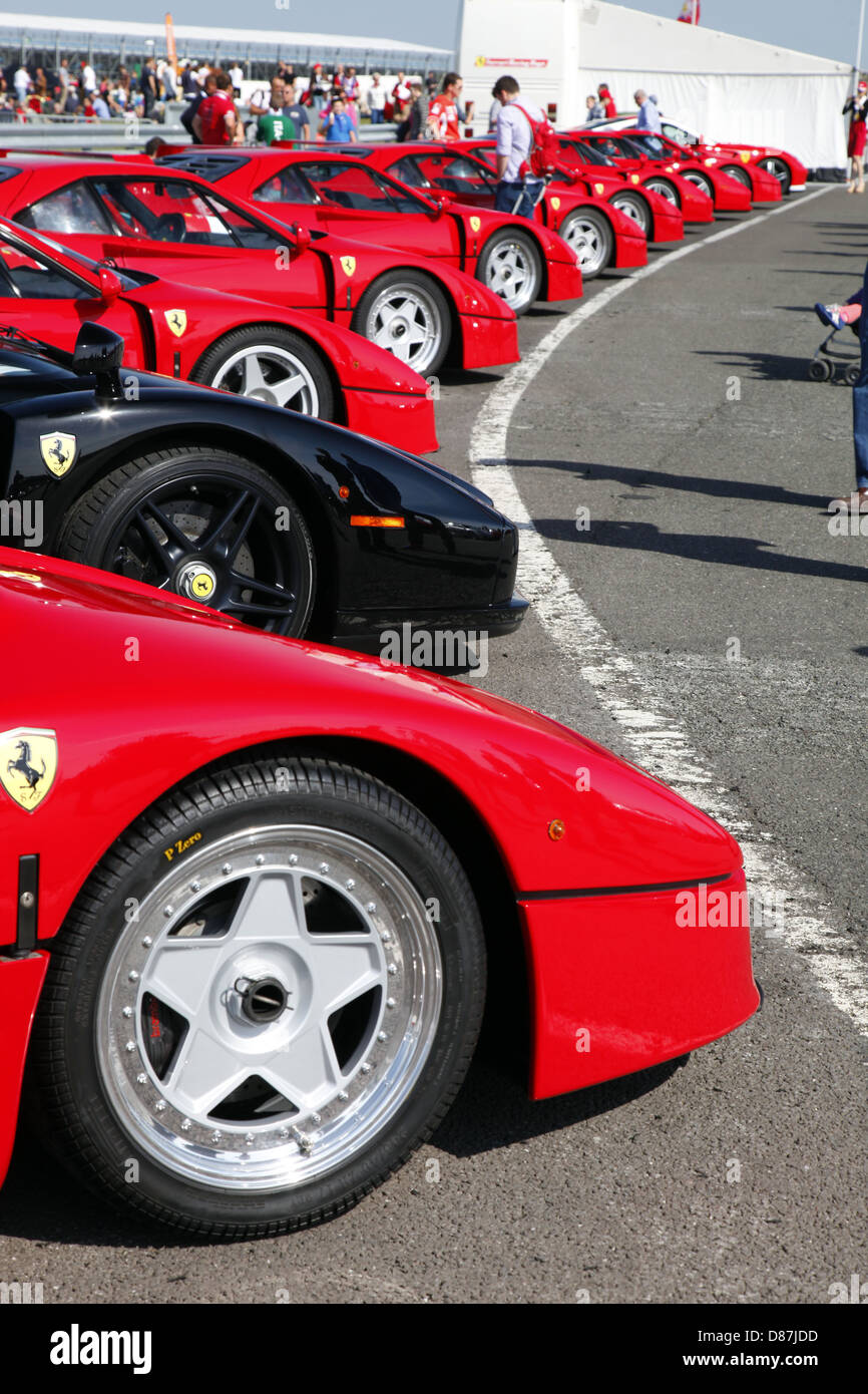 Red ferrari f40 -Fotos und -Bildmaterial in hoher Auflösung – Alamy