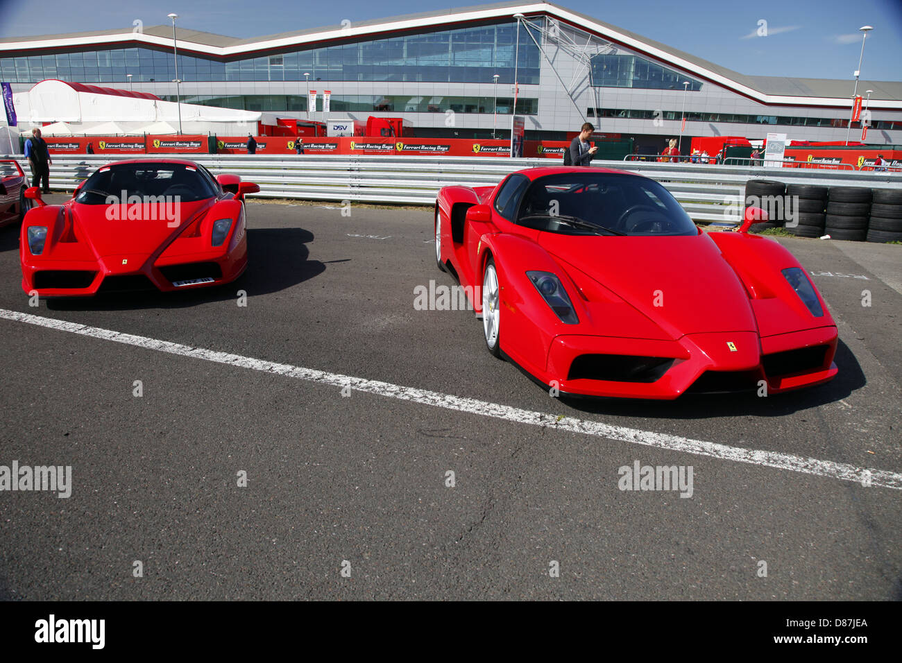 Red ferrari enzo -Fotos und -Bildmaterial in hoher Auflösung – Alamy