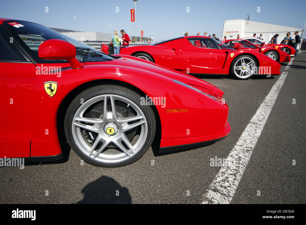 Red ferrari enzo -Fotos und -Bildmaterial in hoher Auflösung – Alamy