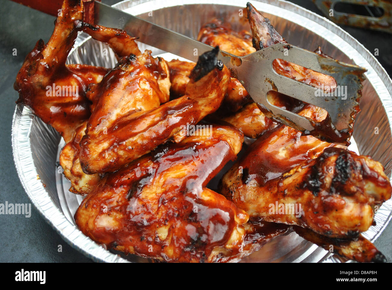 Essen zange -Fotos und -Bildmaterial in hoher Auflösung – Alamy