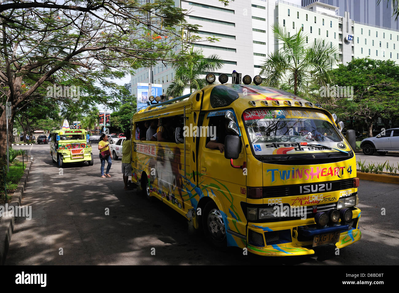 Moderne jeepneys -Fotos und -Bildmaterial in hoher Auflösung – Alamy