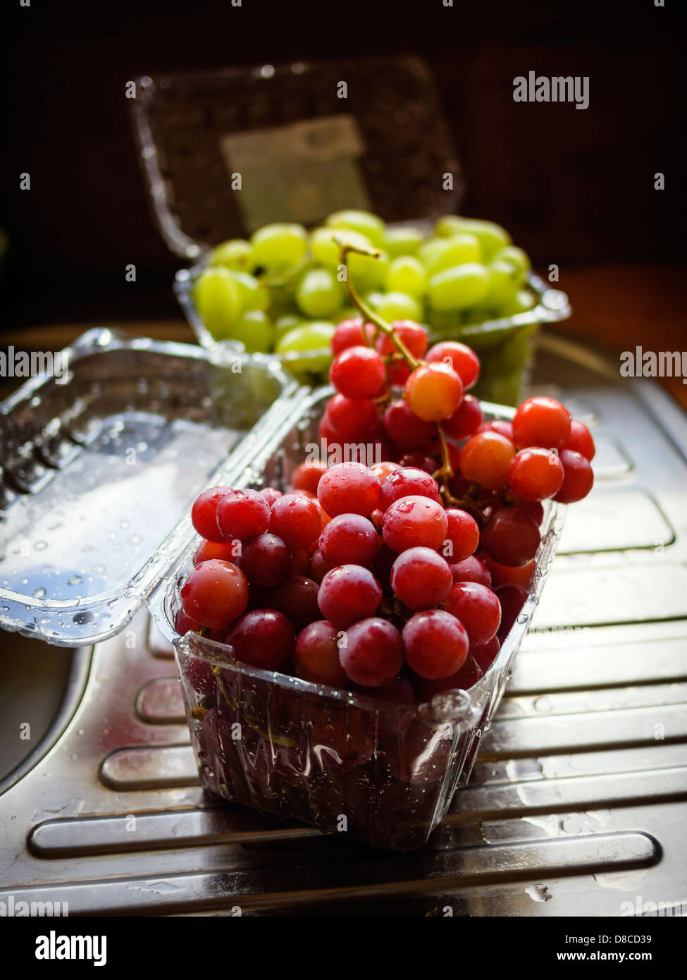 Grüne traube carton -Fotos und -Bildmaterial in hoher Auflösung – Alamy