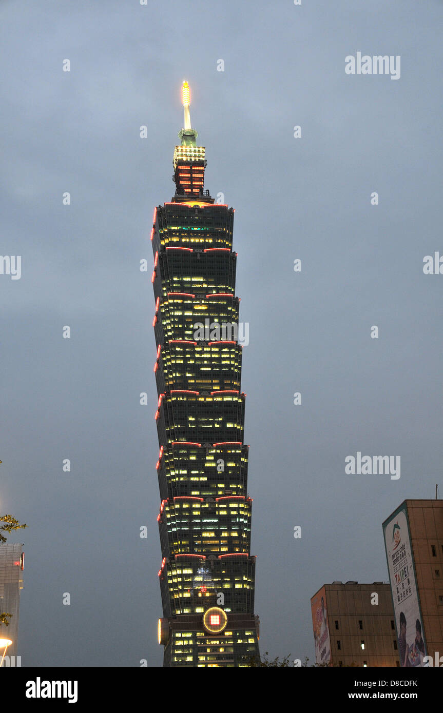 Taipei sky tower -Fotos und -Bildmaterial in hoher Auflösung – Alamy