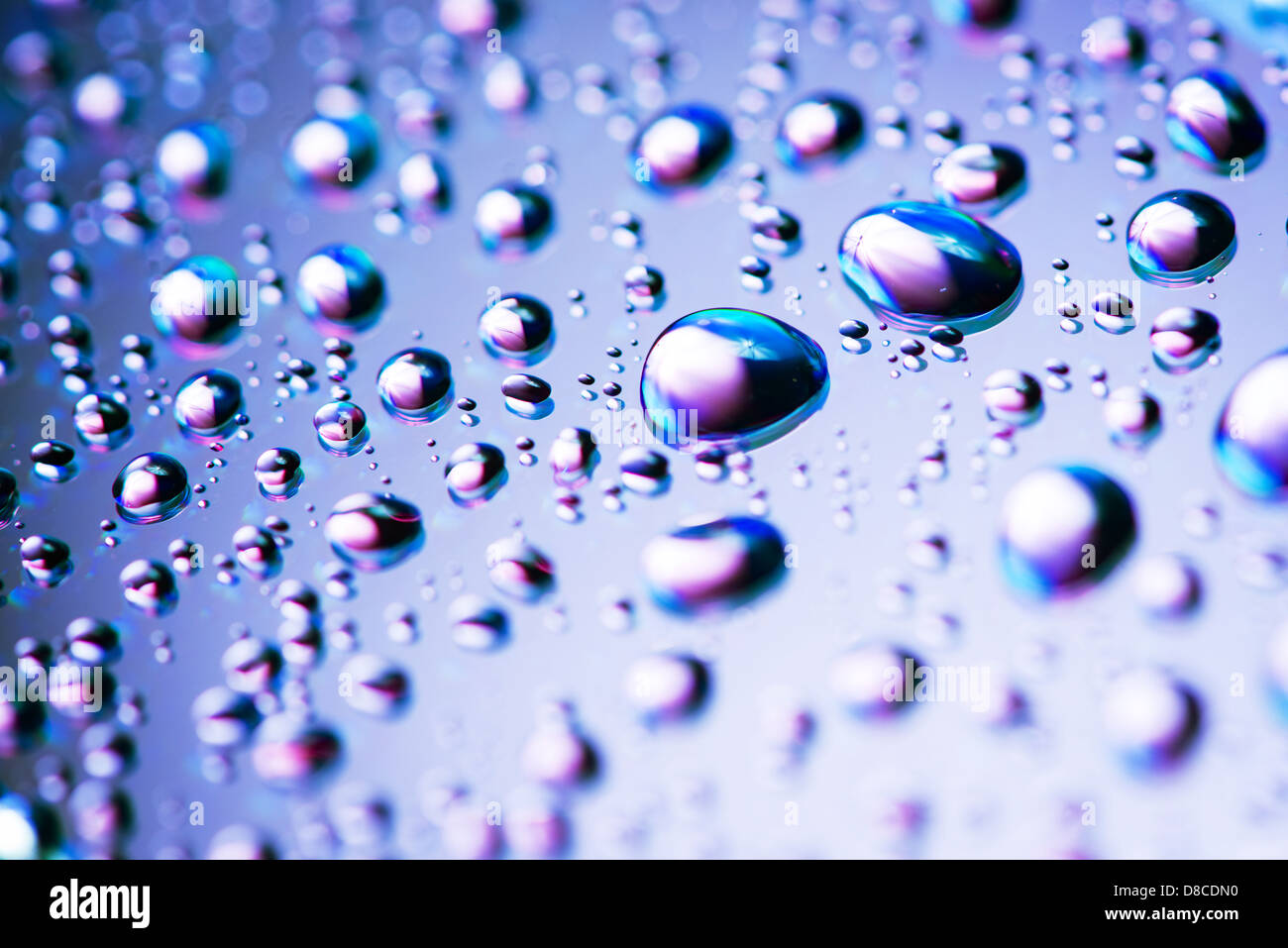 Regenbogen wassertropfen glass -Fotos und -Bildmaterial in hoher ...