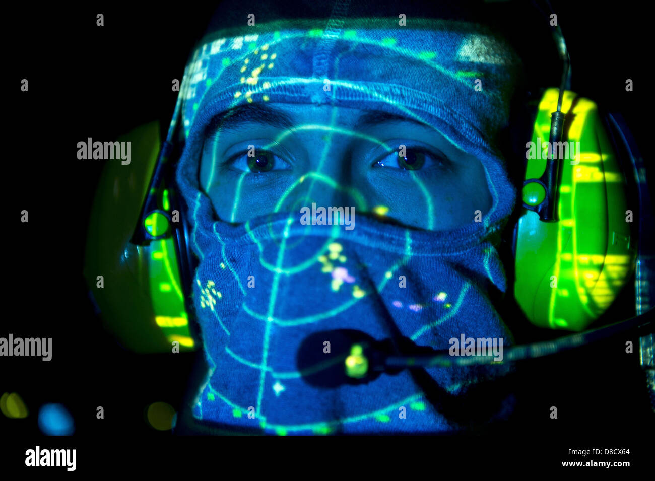 US Navy Operationen Spezialist spiegelt combat Information Center ...