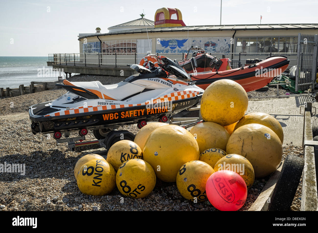 Jet ski am strand -Fotos und -Bildmaterial in hoher Auflösung – Alamy