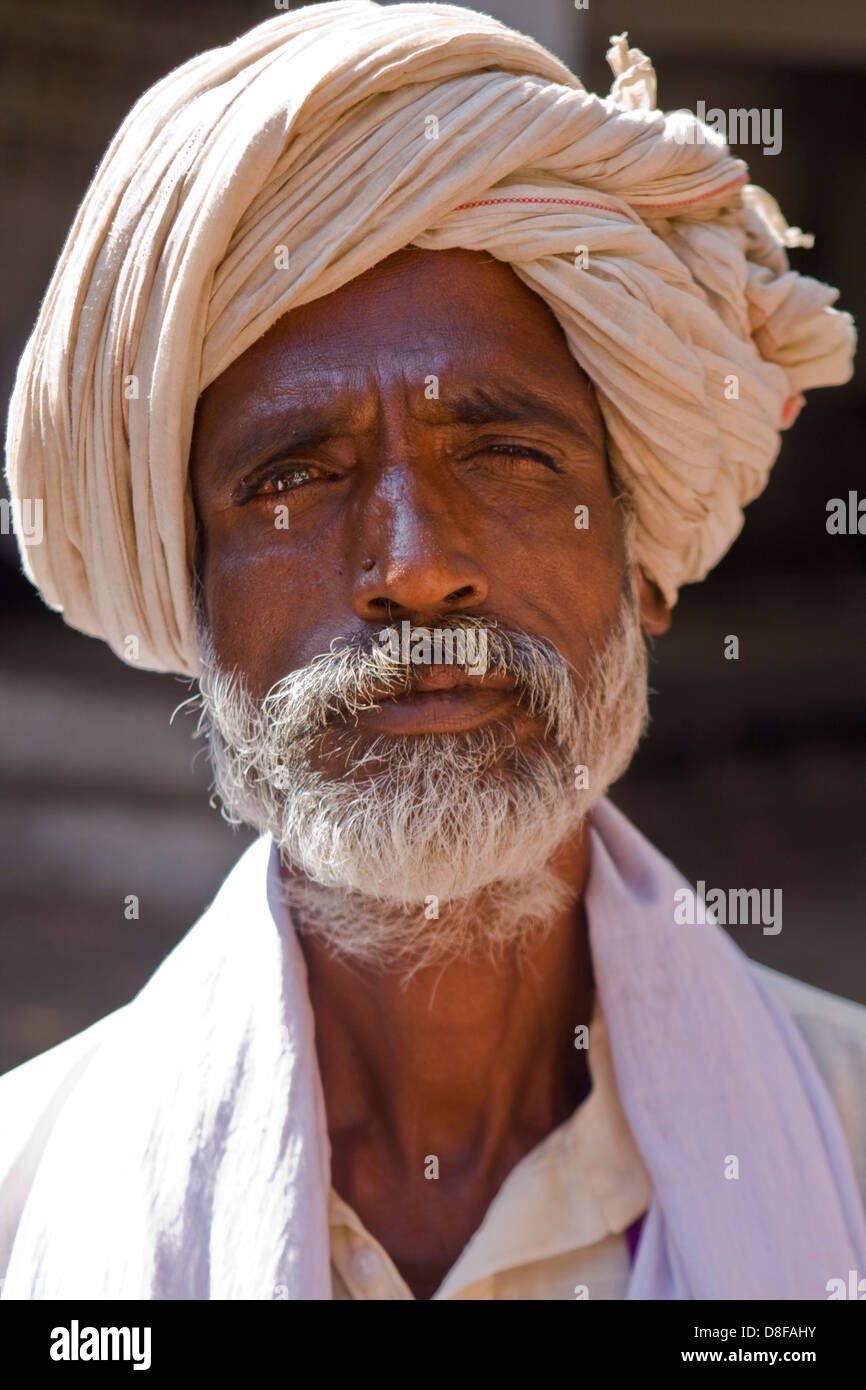 Indischer mann mit turban -Fotos und -Bildmaterial in hoher Auflösung ...