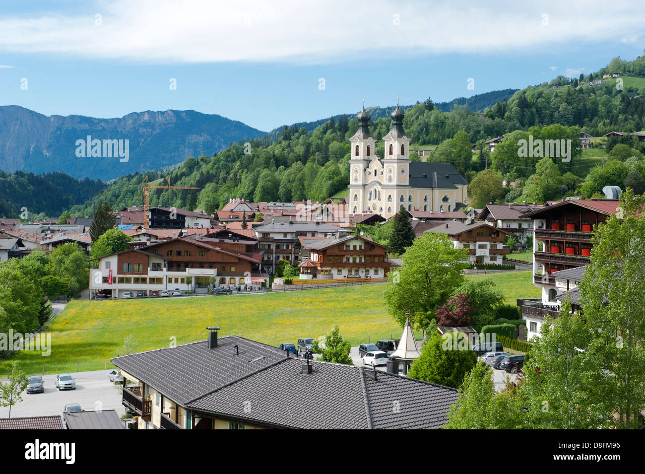 Ansicht von Hopfgarten, einer ländlichen Lvillage im Brixental, Tirol ...