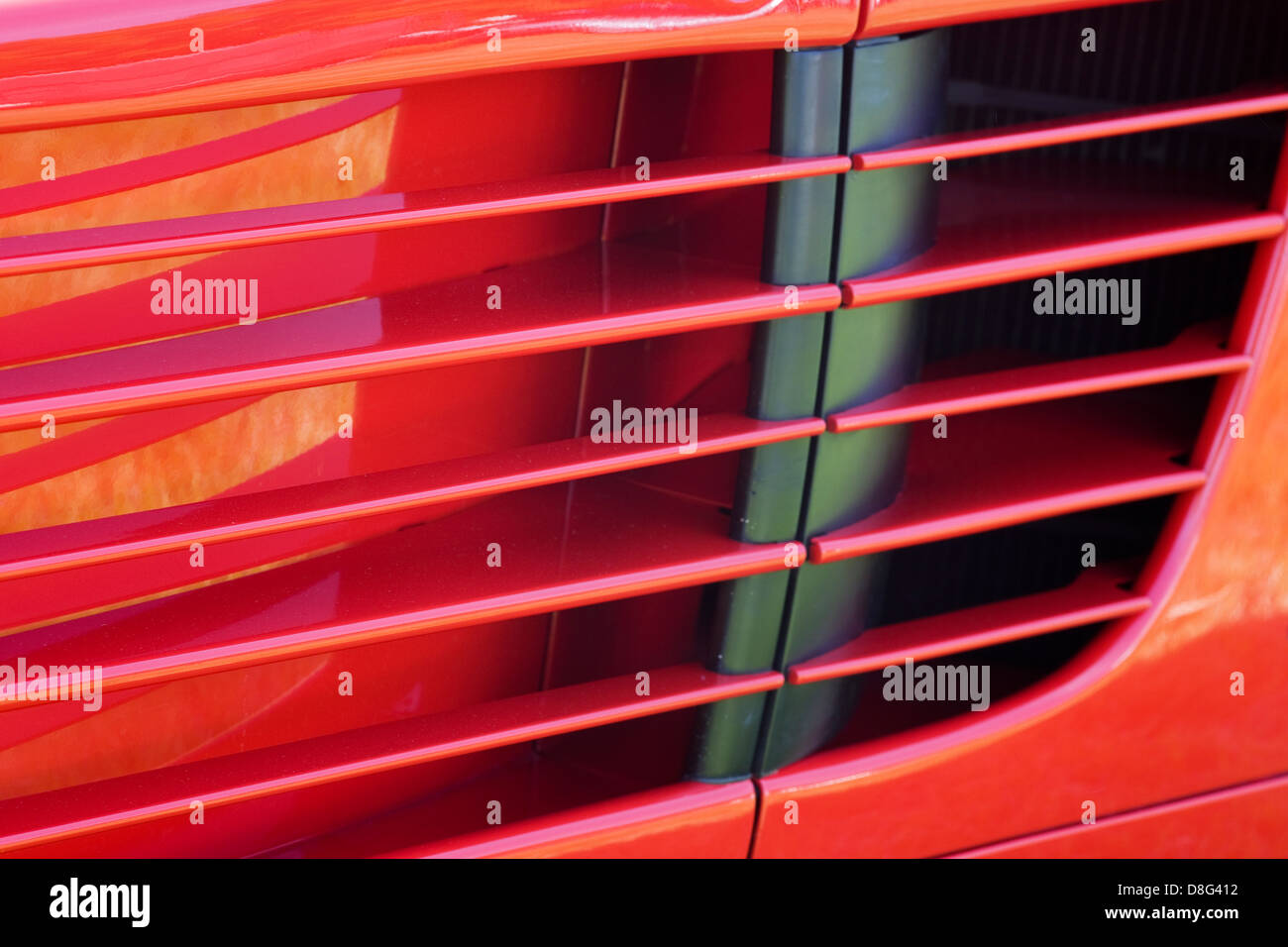 Side view red ferrari testarossa -Fotos und -Bildmaterial in hoher ...