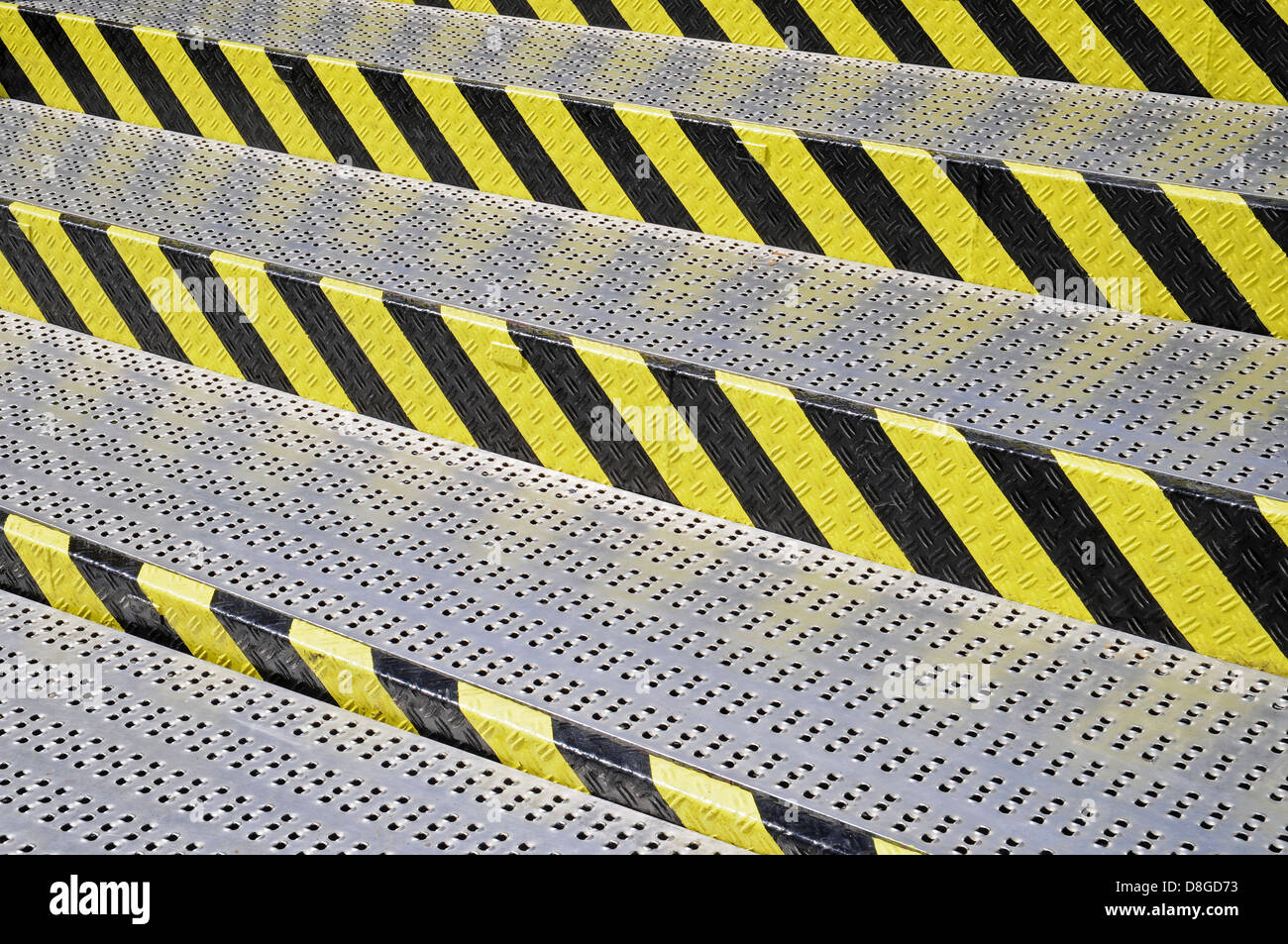 Treppenstufe treppenstufen treppenstufen -Fotos und -Bildmaterial in ...