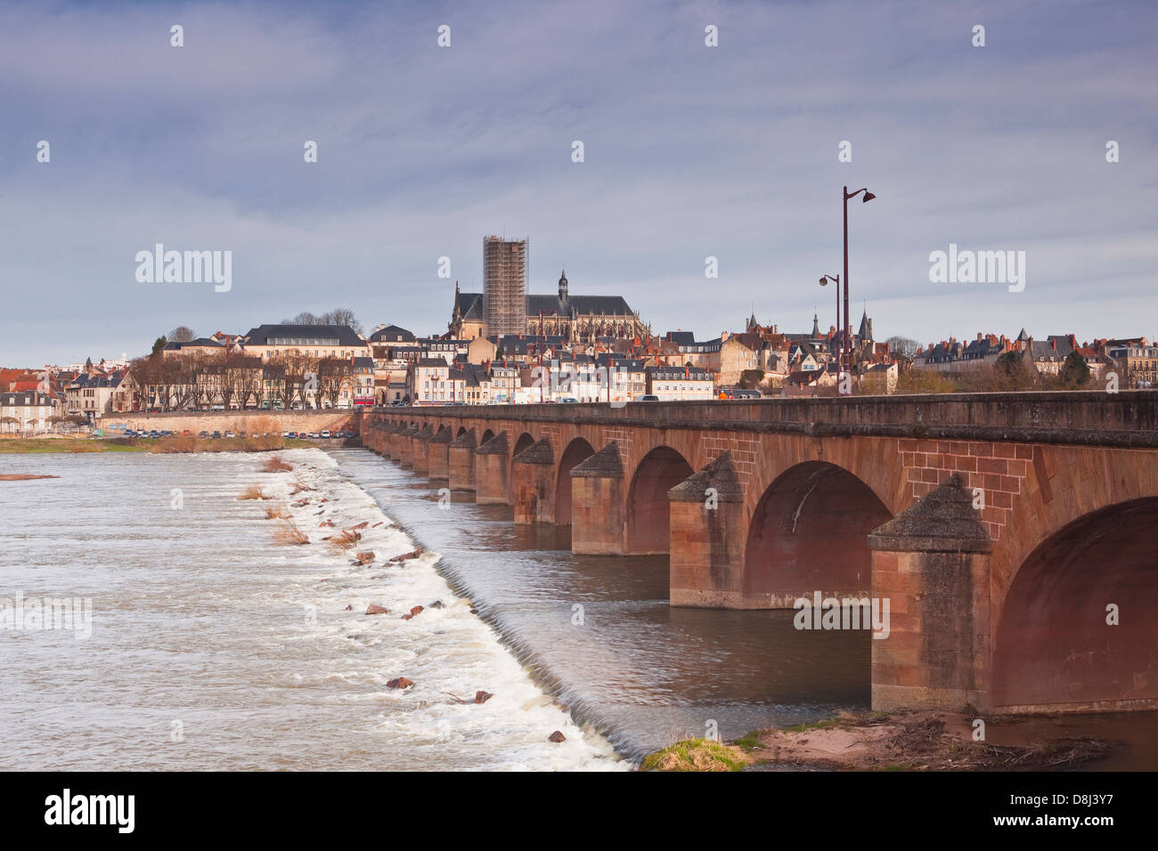 Reisen nevers -Fotos und -Bildmaterial in hoher Auflösung – Alamy
