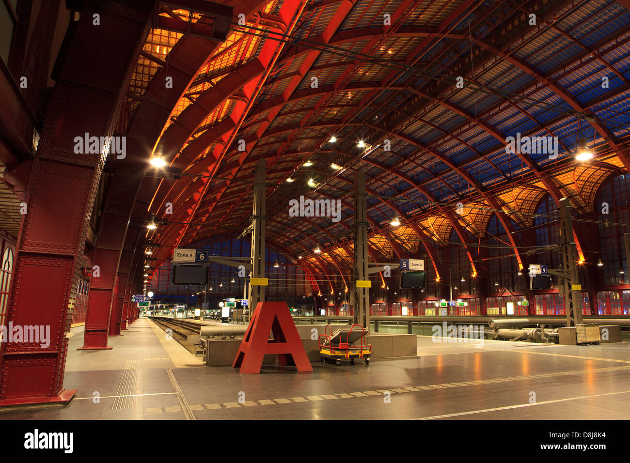 Die Antwerpener Hauptbahnhof (1905) im Jugendstil in Antwerpen, Belgien Stockfotografie - Alamy
