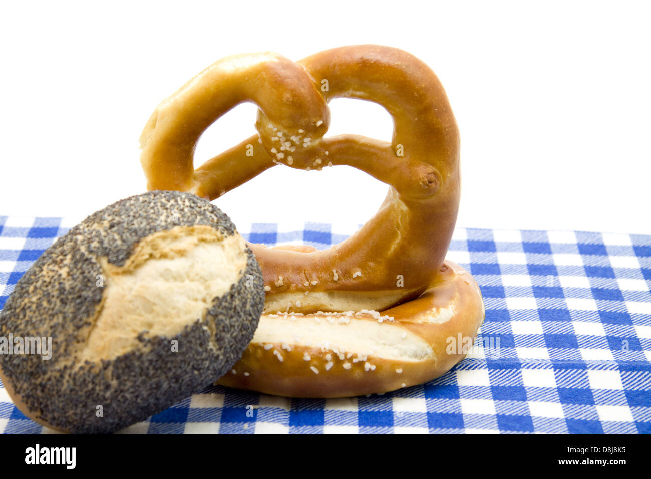 Pretzel roll -Fotos und -Bildmaterial in hoher Auflösung – Alamy
