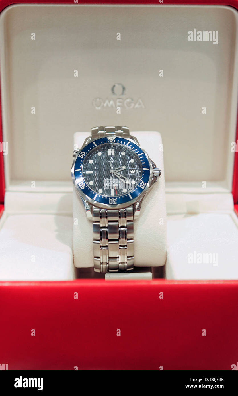 Omega watch seamaster -Fotos und -Bildmaterial in hoher Auflösung – Alamy