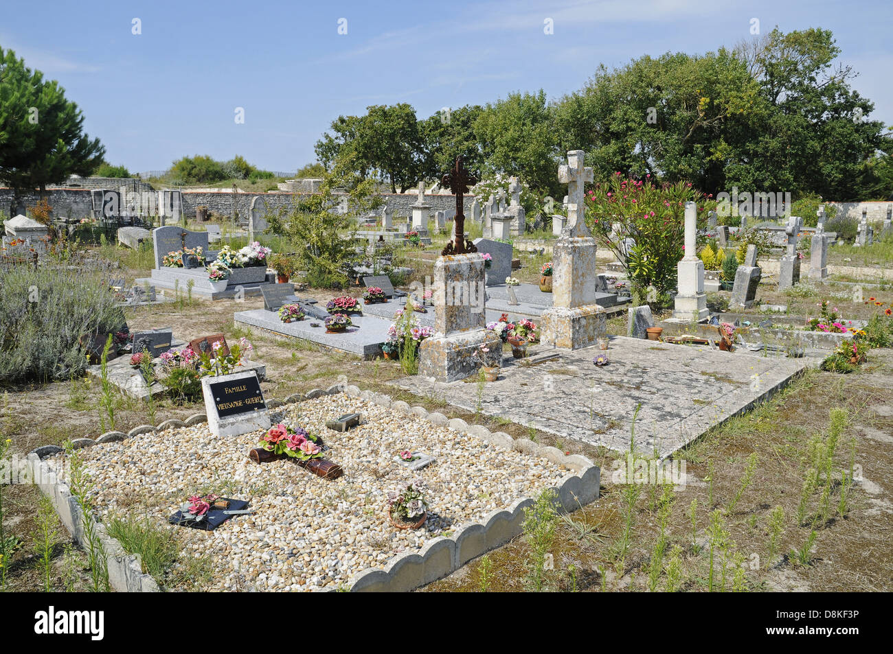 Friedhof grab grabmal grabstein friedhof -Fotos und -Bildmaterial in ...