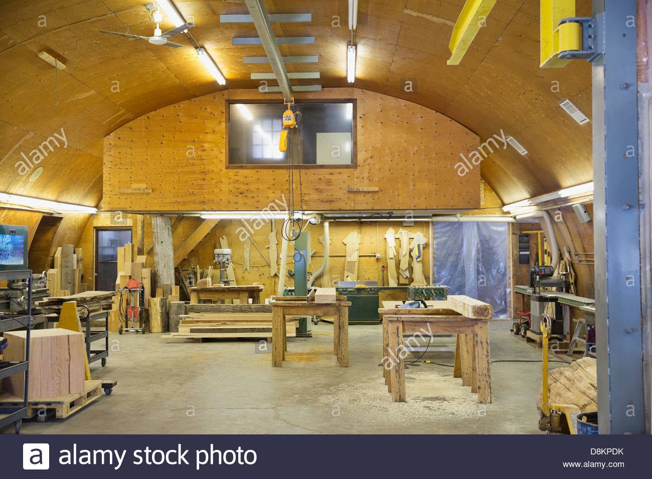 Großer arbeitstisch werkstatt -Fotos und -Bildmaterial in hoher ...