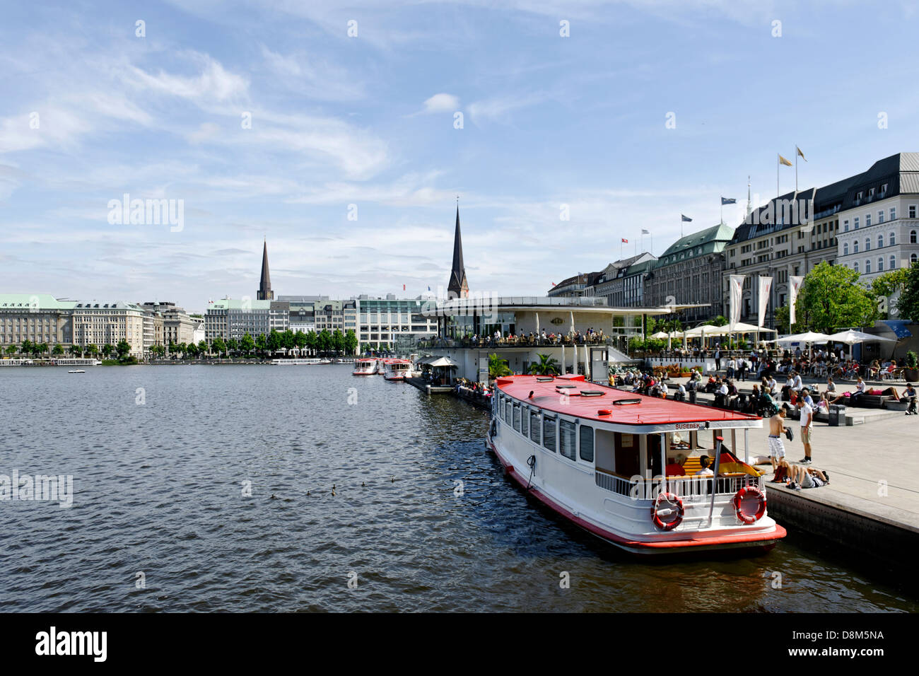Ausflugsschiffe am jungfernstieg -Fotos und -Bildmaterial in hoher ...