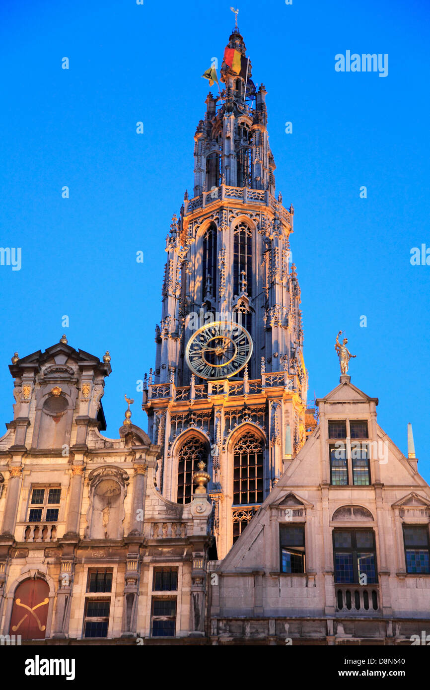 Antwerpener grote markt bei nacht -Fotos und -Bildmaterial in hoher Auflösung – Alamy