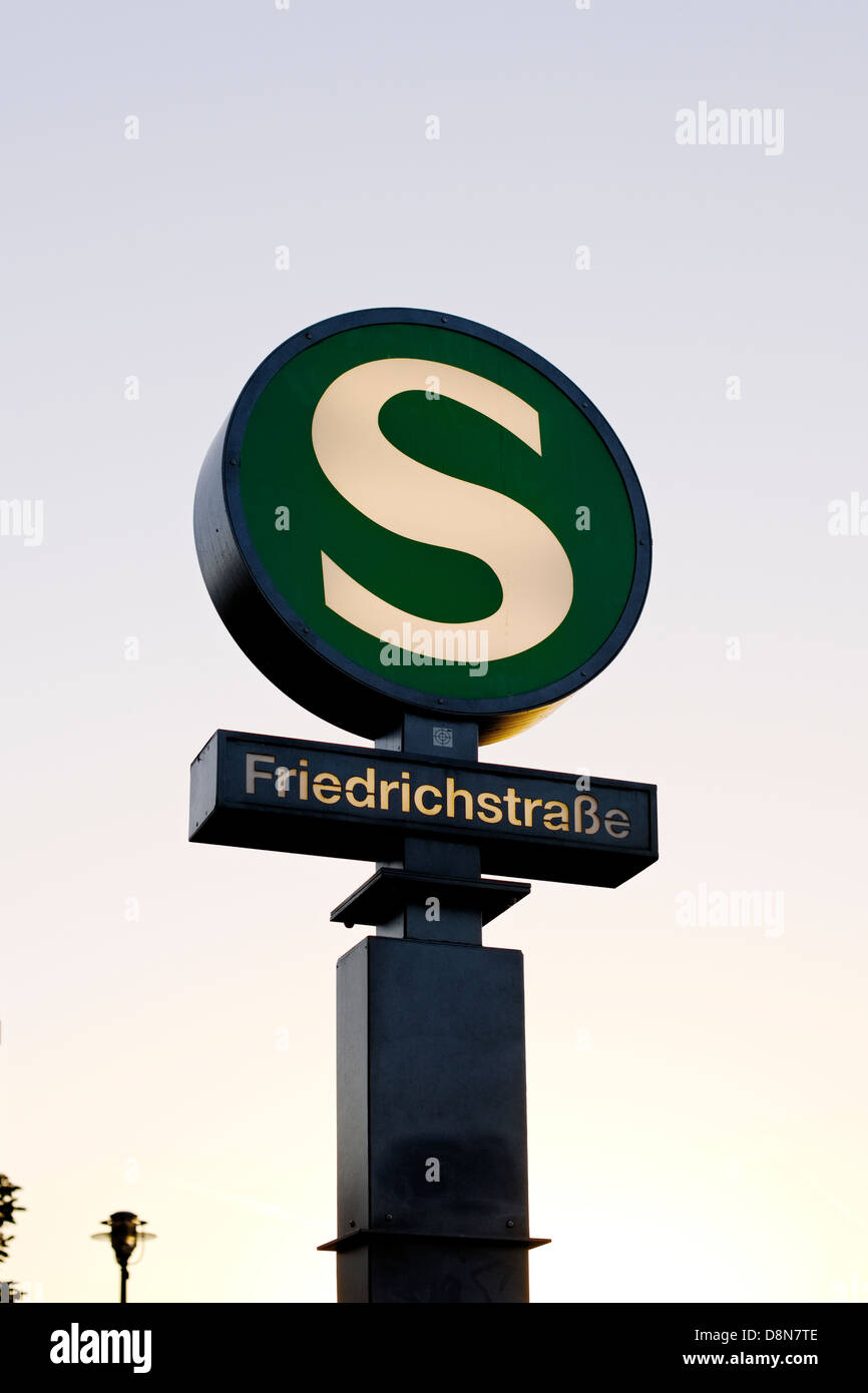 Zeichen, S-Bahn, Schnellzug, Friedrichstraße, Berlin, Deutschland ...