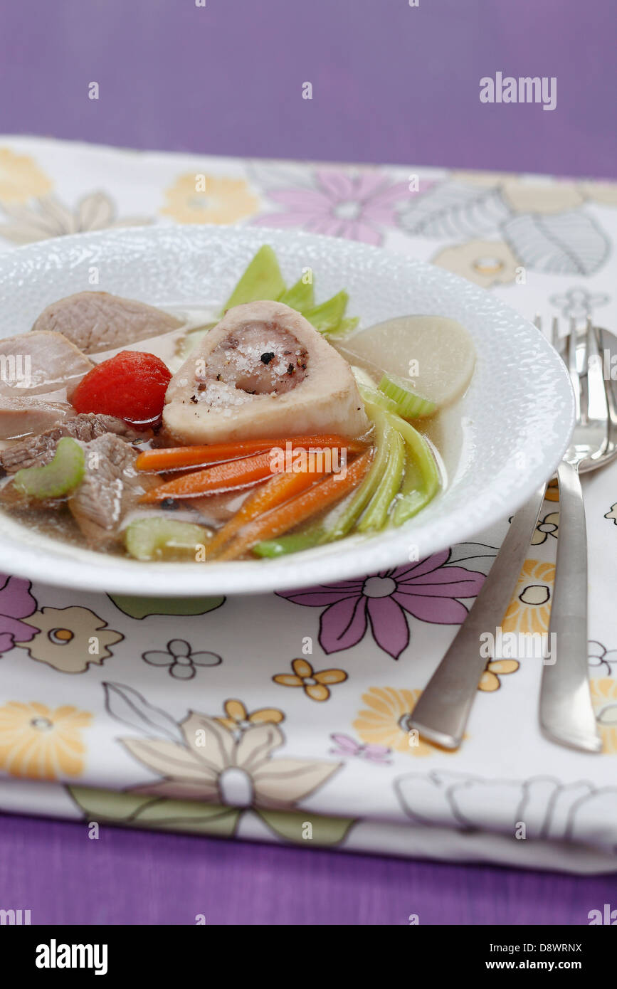 Beef bone marrow -Fotos und -Bildmaterial in hoher Auflösung – Alamy
