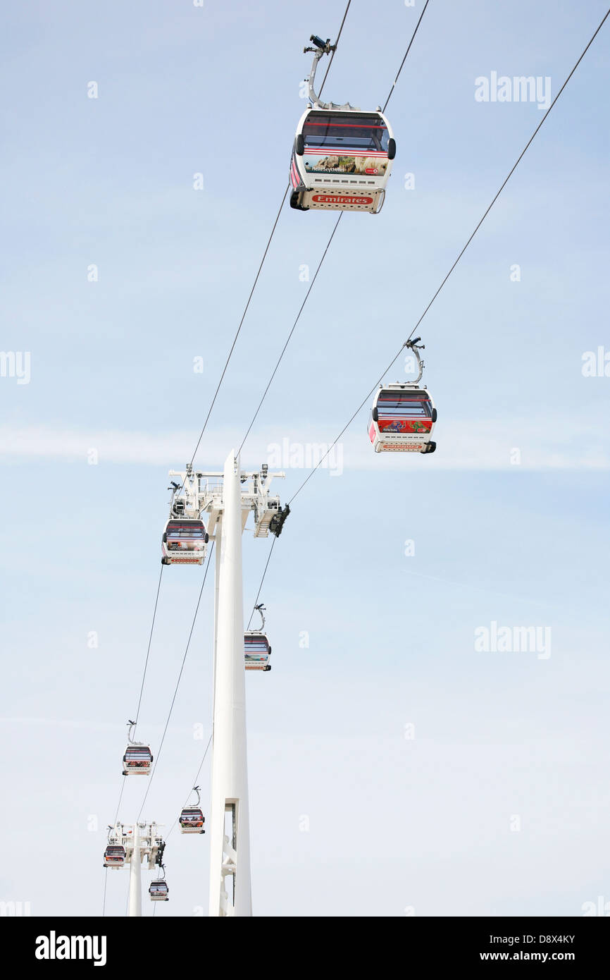 Gondeln der Seilbahn Emirates Air Line, geöffnet Juni 2012 laufen von ...