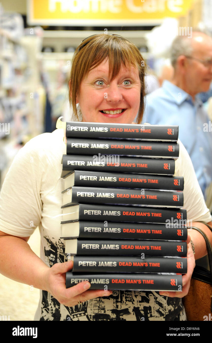 Supermarkt booksigning -Fotos und -Bildmaterial in hoher Auflösung – Alamy