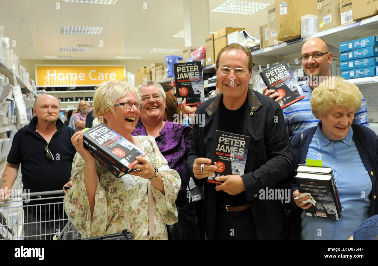 Supermarkt booksigning -Fotos und -Bildmaterial in hoher Auflösung – Alamy