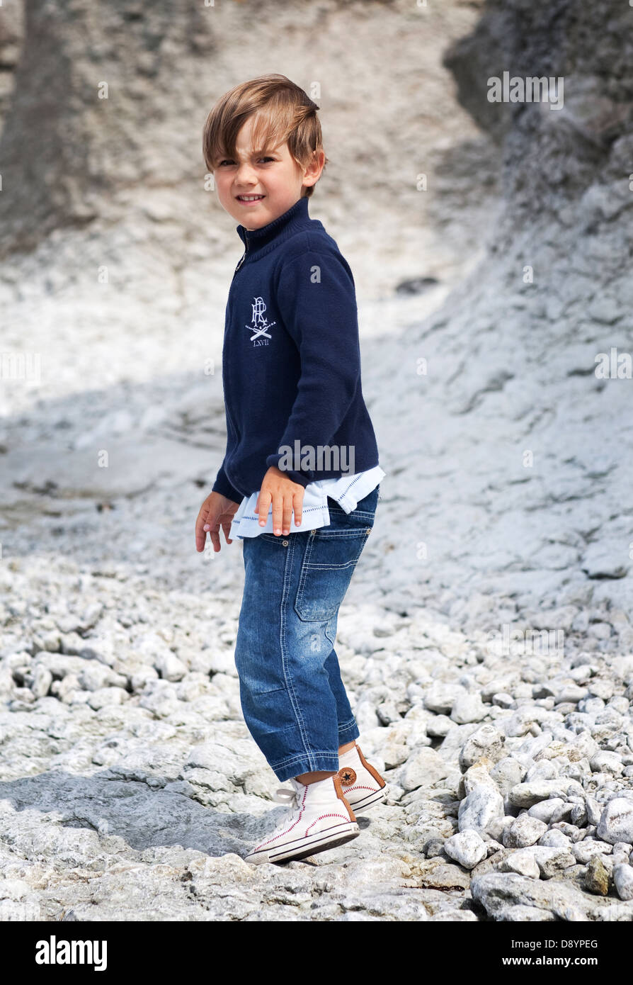 Jungs steinbruch -Fotos und -Bildmaterial in hoher Auflösung – Alamy