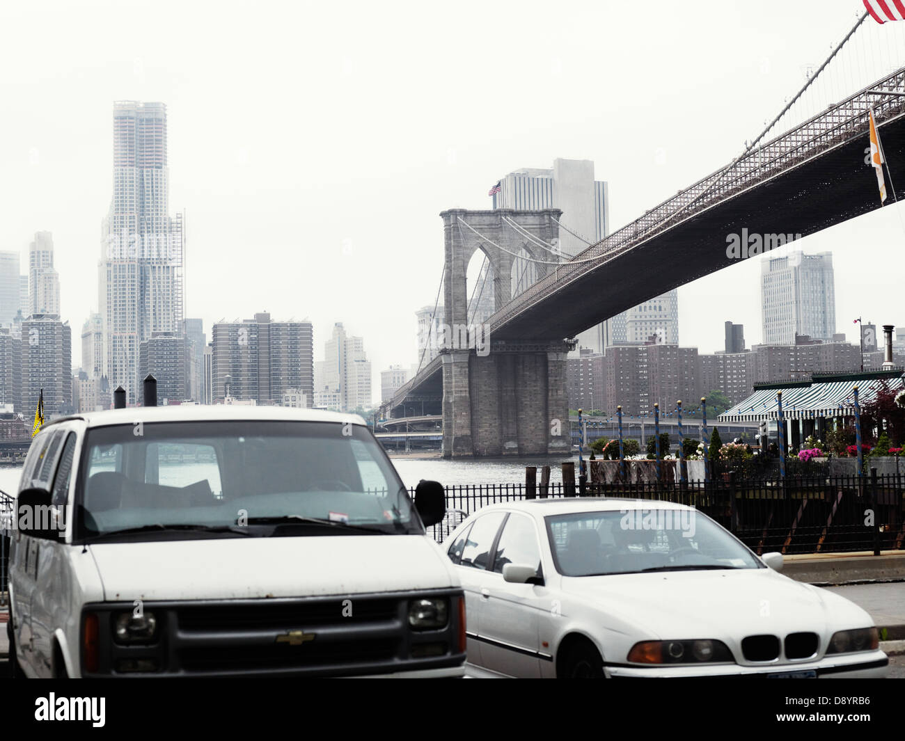 Car under bridge -Fotos und -Bildmaterial in hoher Auflösung – Alamy