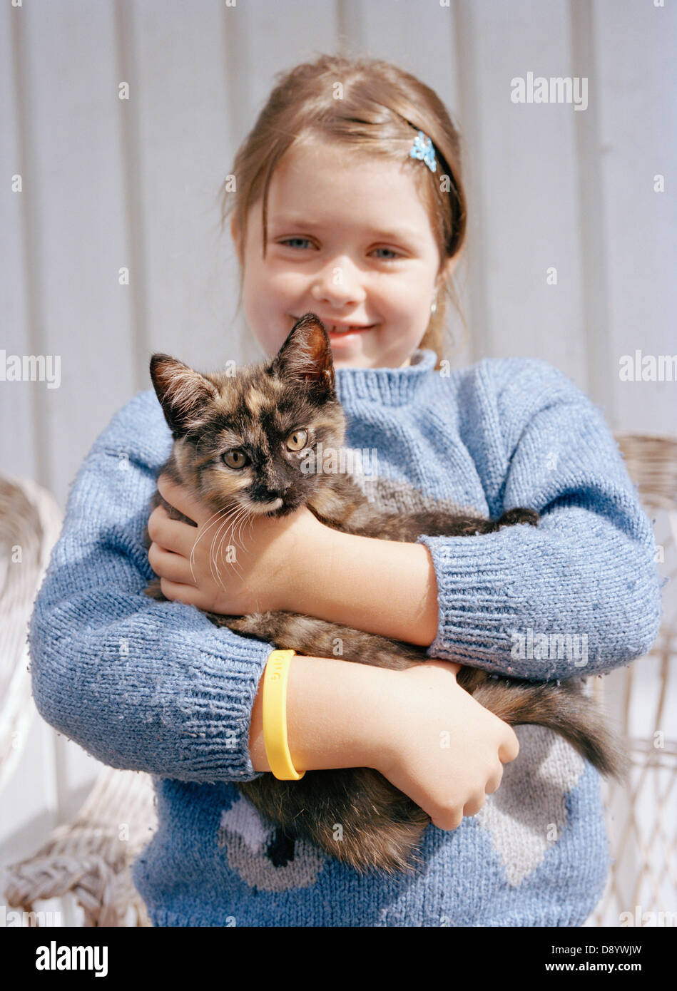 Mädchen mit der katze -Fotos und -Bildmaterial in hoher Auflösung – Alamy
