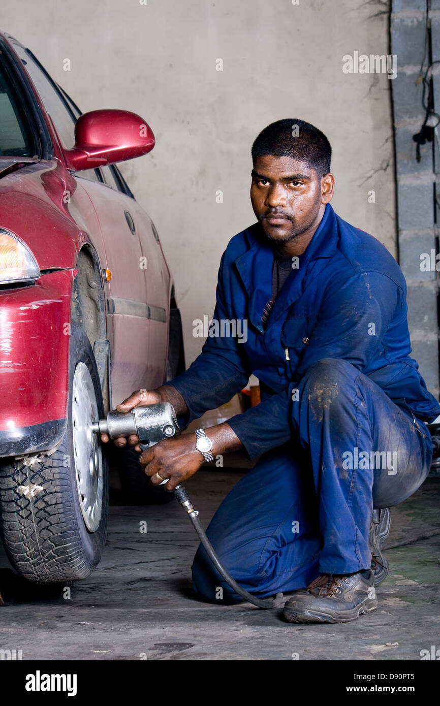 Indischer mechaniker -Fotos und -Bildmaterial in hoher Auflösung – Alamy