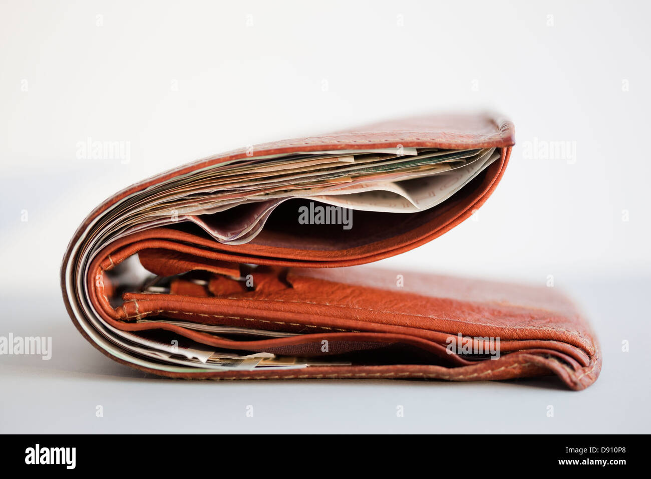Geldbeutel und bargeld -Fotos und -Bildmaterial in hoher Auflösung – Alamy