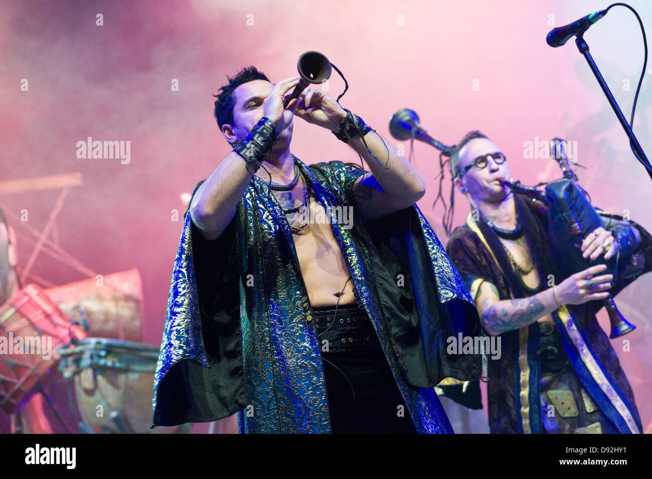 Neo-Mittelalter-Rock-Band namens Corvus Corax aus Deutschland beim ...