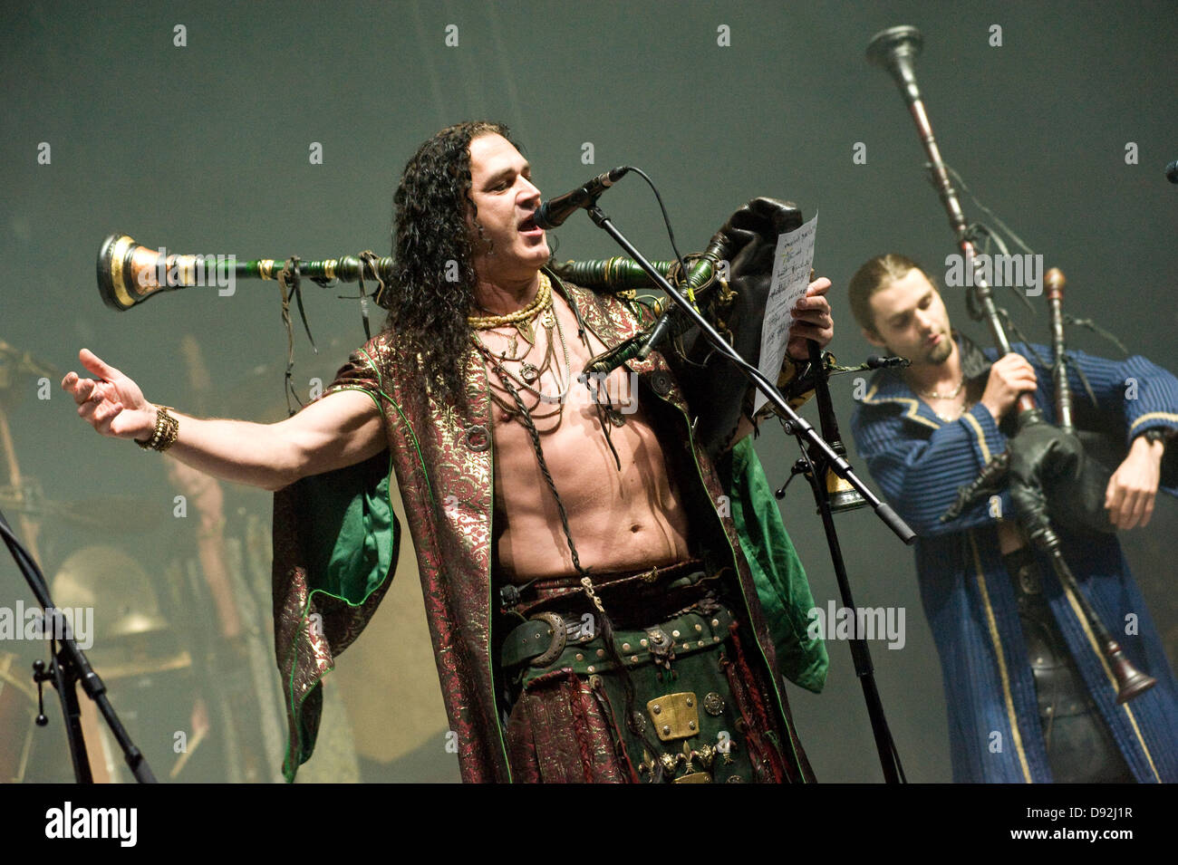 Neo-Mittelalter-Rock-Band namens Corvus Corax aus Deutschland beim ...