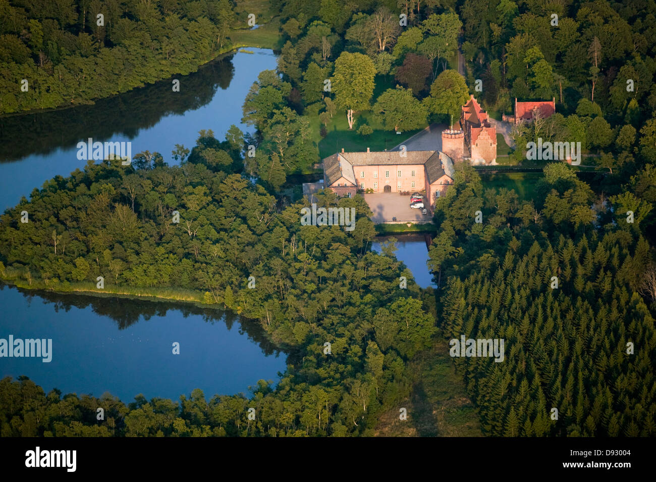 Luftbild einer burg -Fotos und -Bildmaterial in hoher Auflösung – Alamy