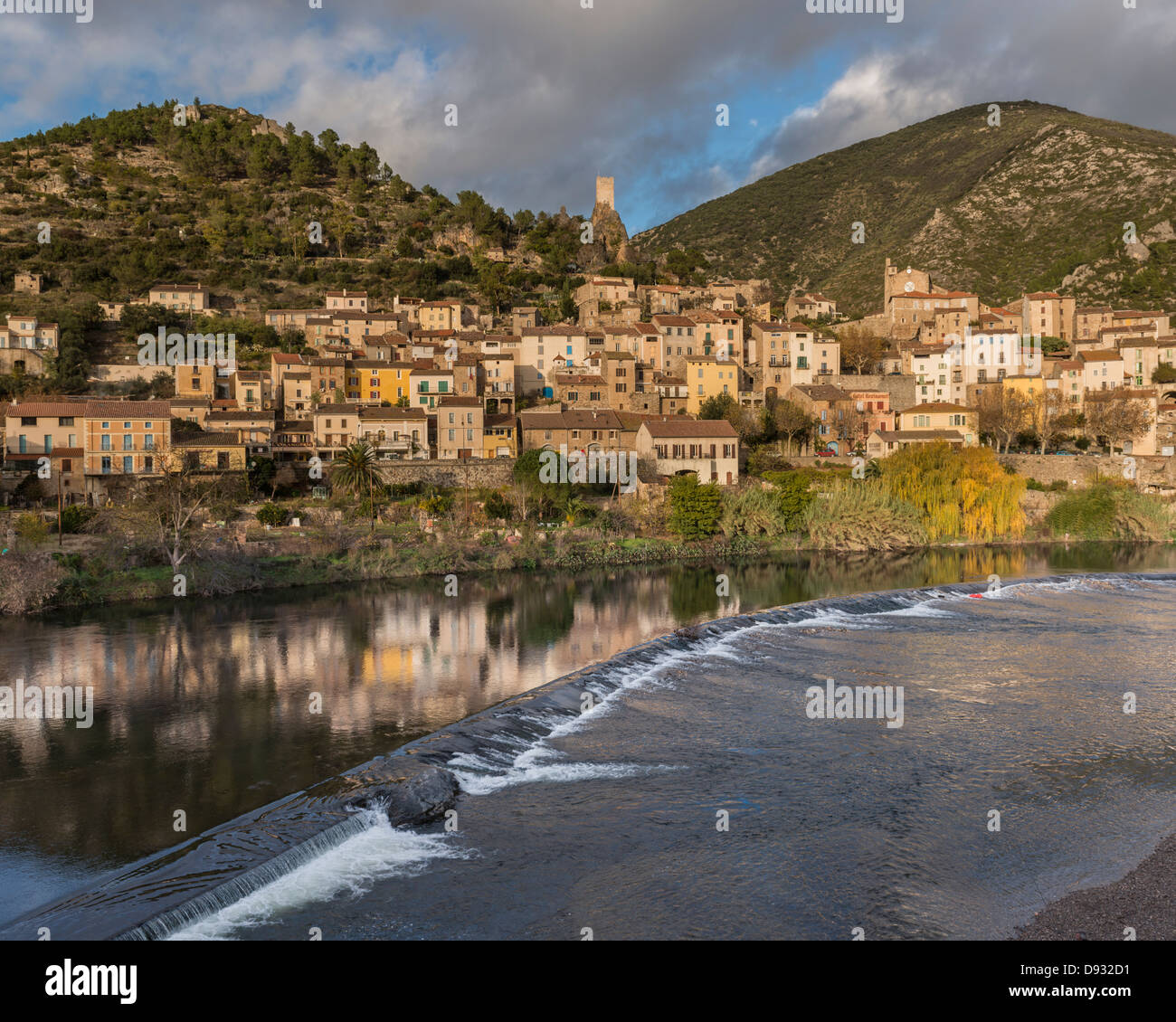 France herault roquebrun village orb -Fotos und -Bildmaterial in hoher ...