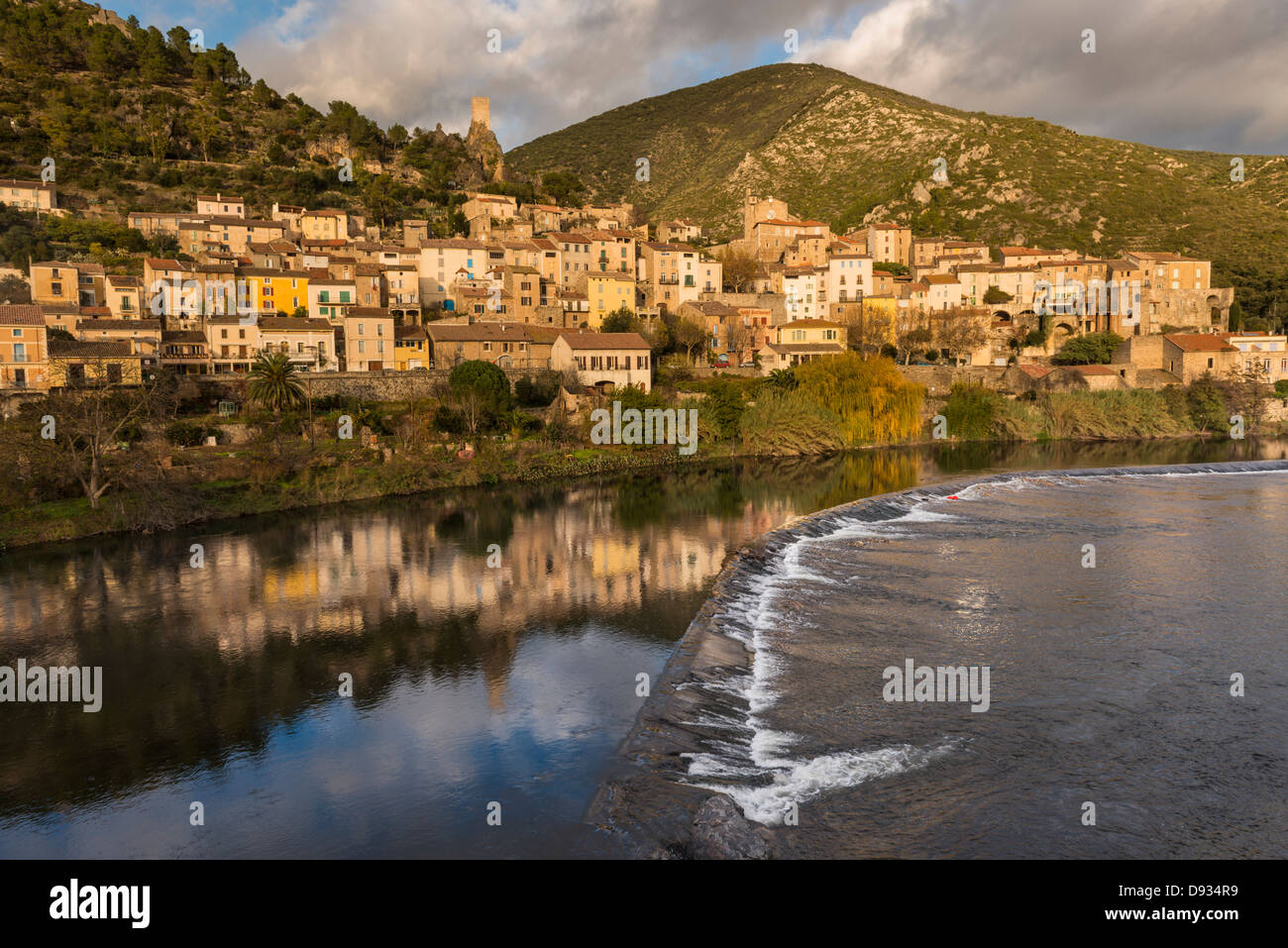 France herault roquebrun village orb -Fotos und -Bildmaterial in hoher ...