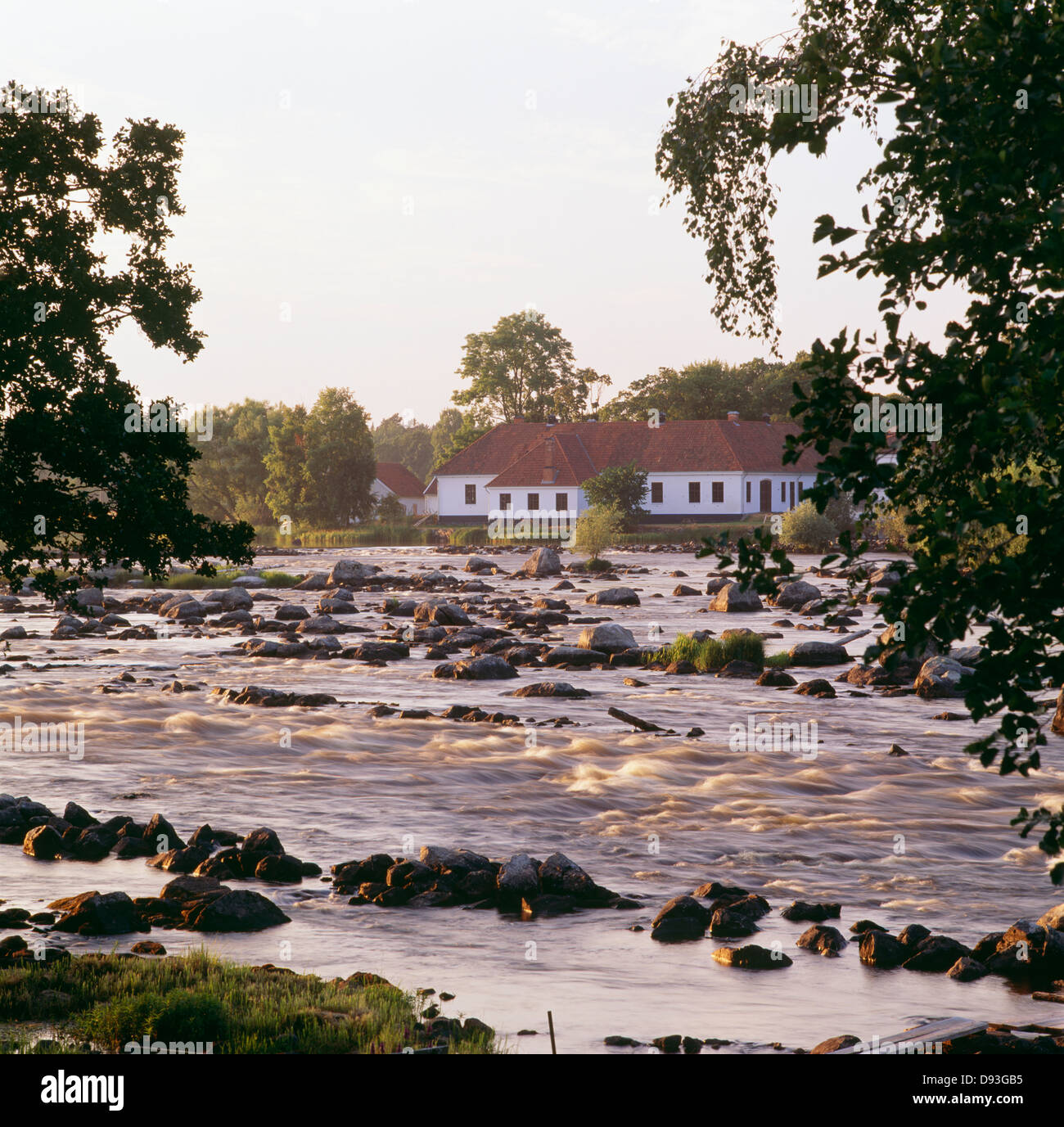 Fluss und haus -Fotos und -Bildmaterial in hoher Auflösung - Seite 3 ...