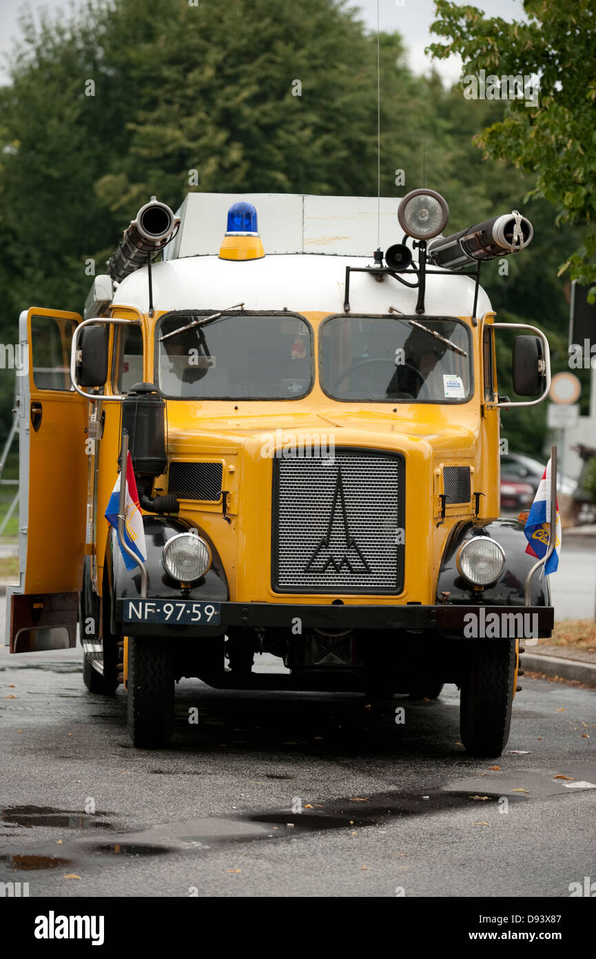 Altes Feuerwehrauto umgebaut zum Camper Van Magirus-Deutz S 3500 Diesel ...