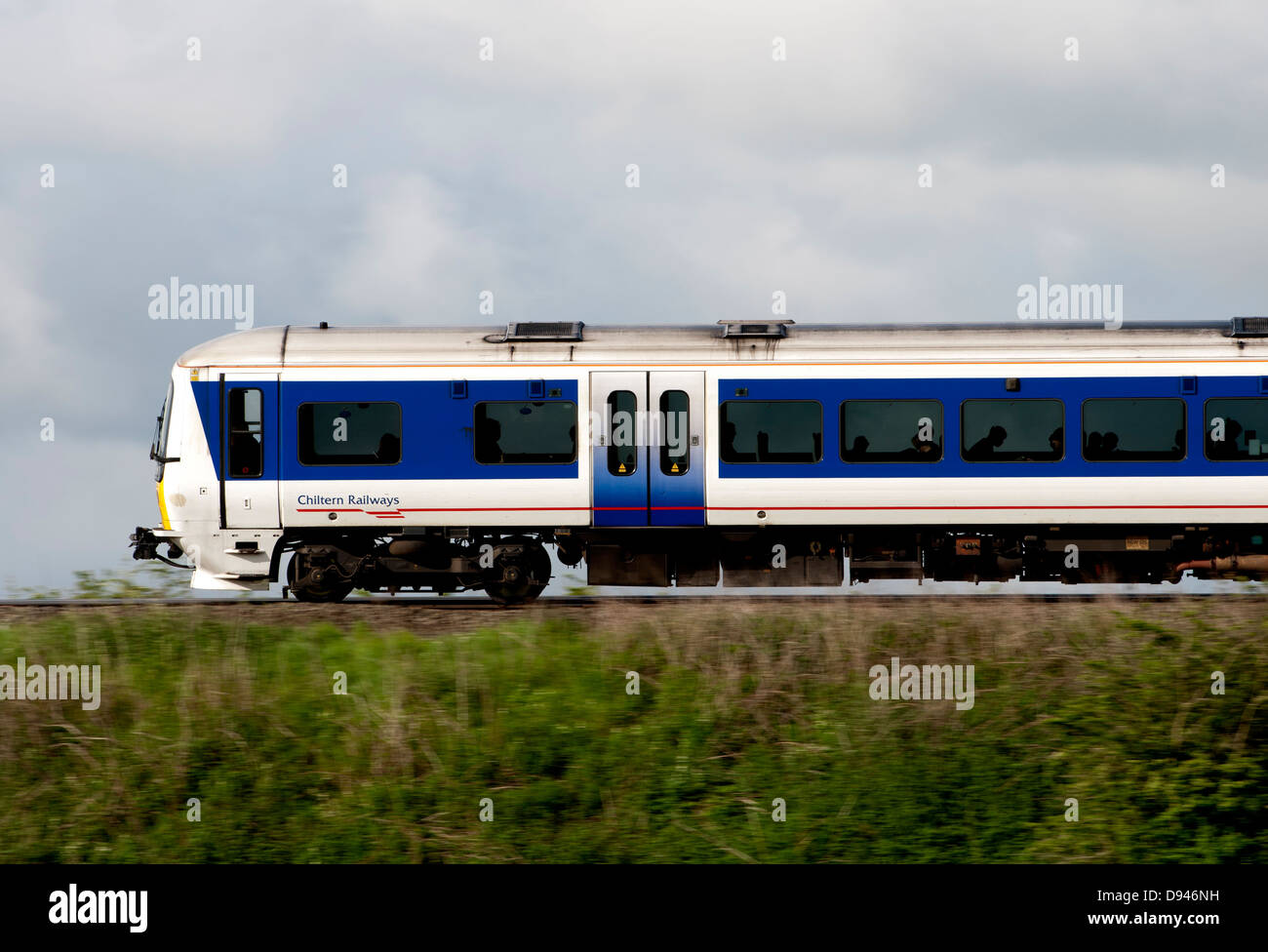 Zug seitenansicht -Fotos und -Bildmaterial in hoher Auflösung – Alamy