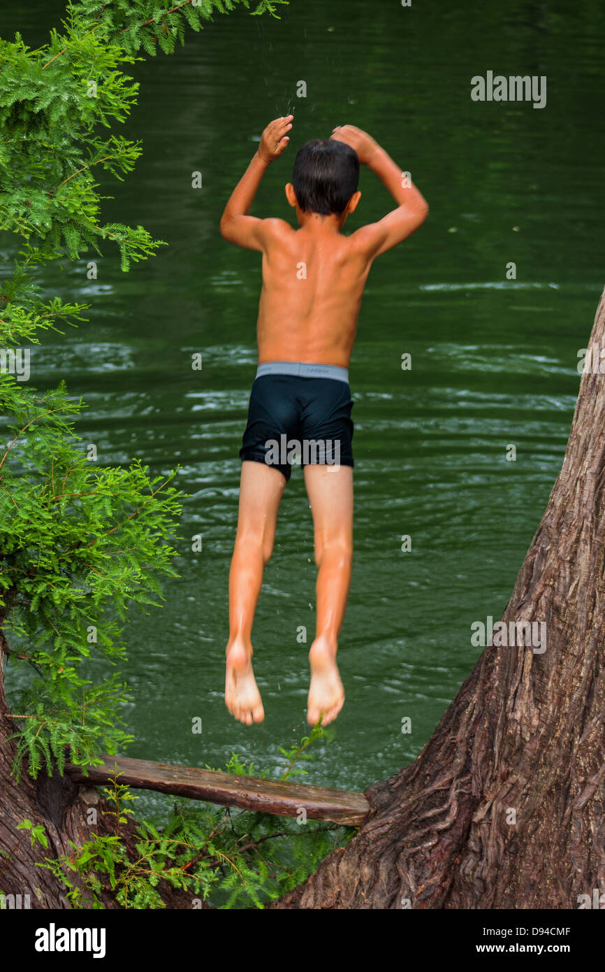 Wasserspringen junge -Fotos und -Bildmaterial in hoher Auflösung – Alamy
