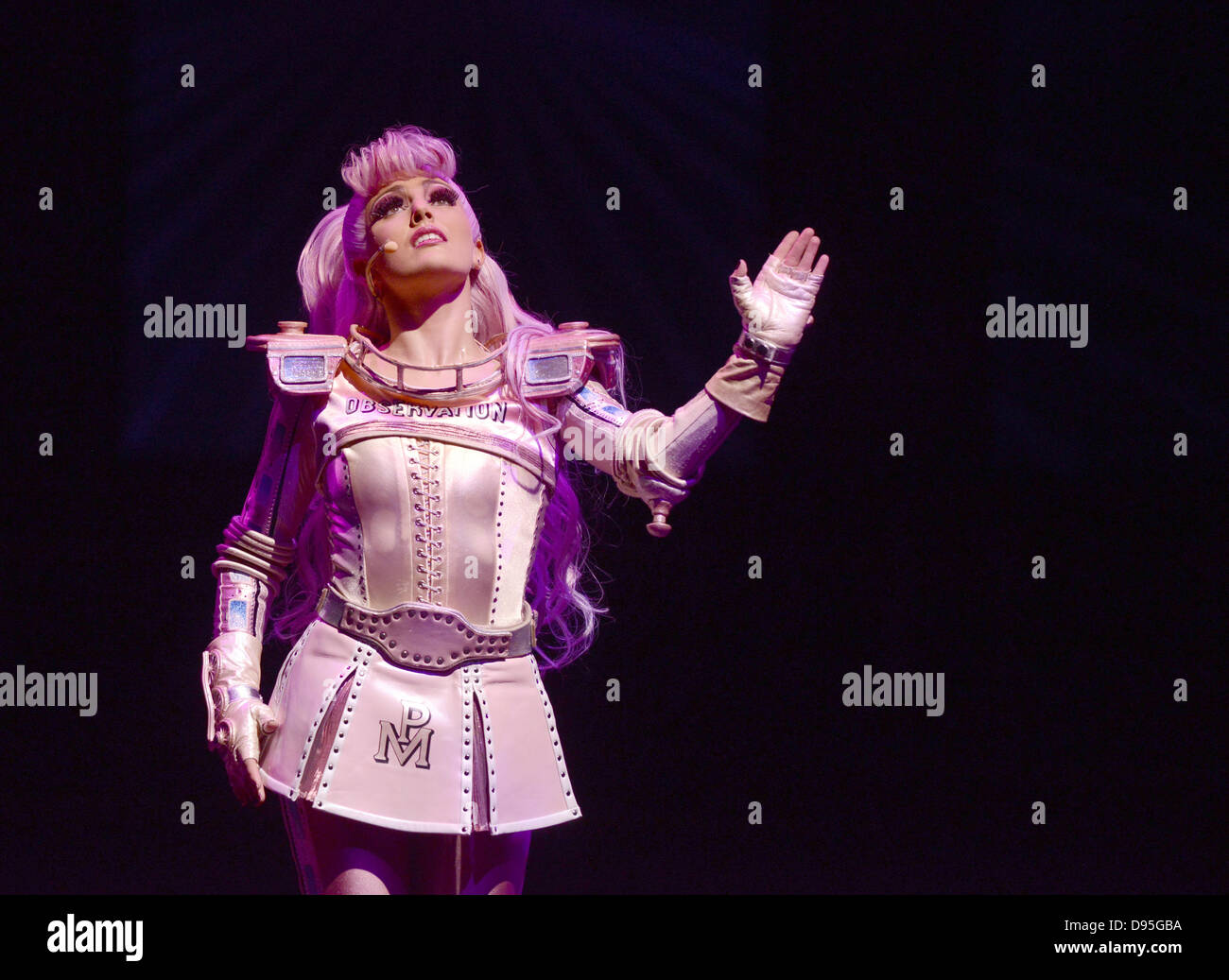 Starlight express pearl -Fotos und -Bildmaterial in hoher Auflösung – Alamy