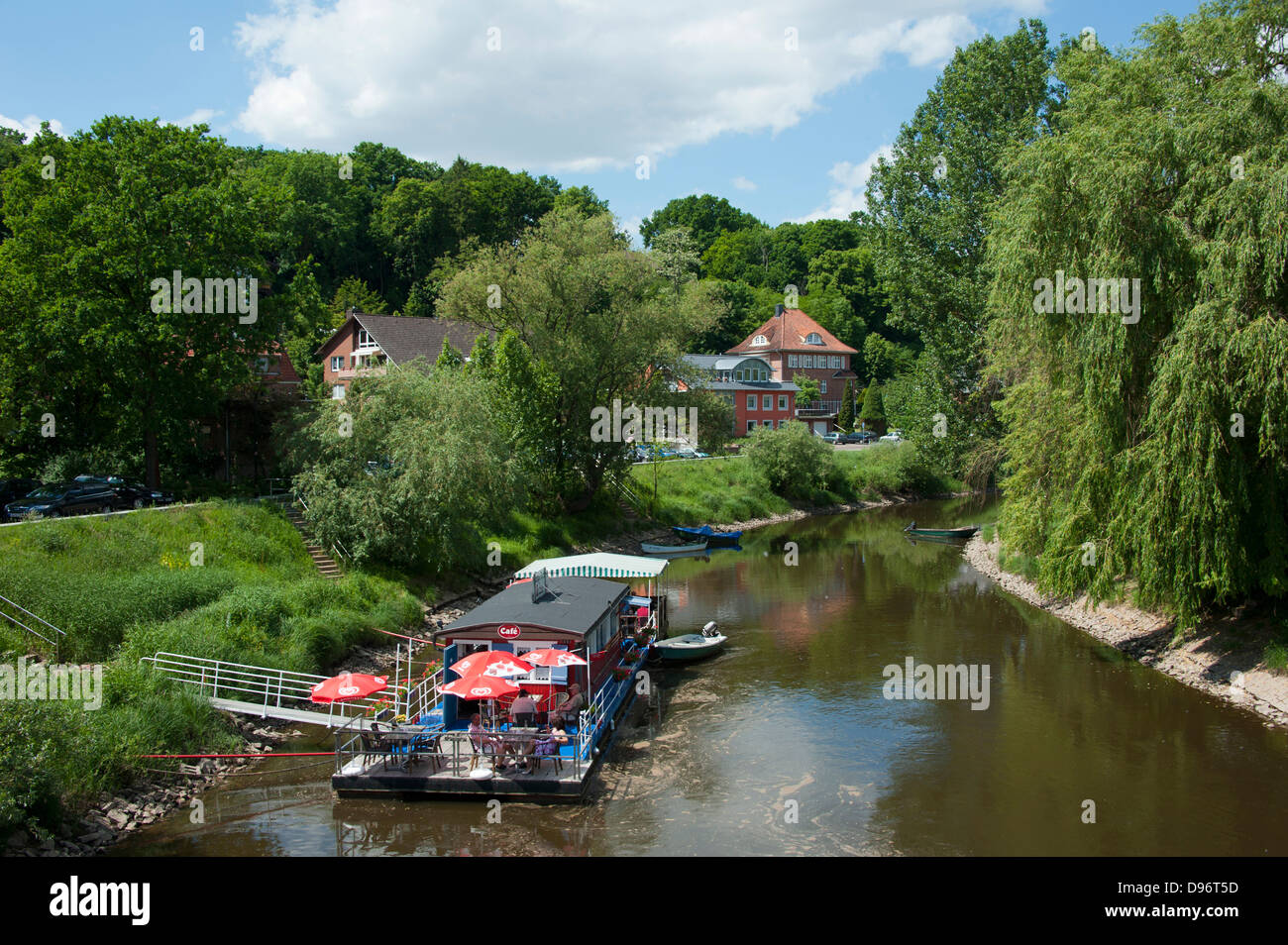 Hausboot auf dem fluss jeetzel -Fotos und -Bildmaterial in hoher ...