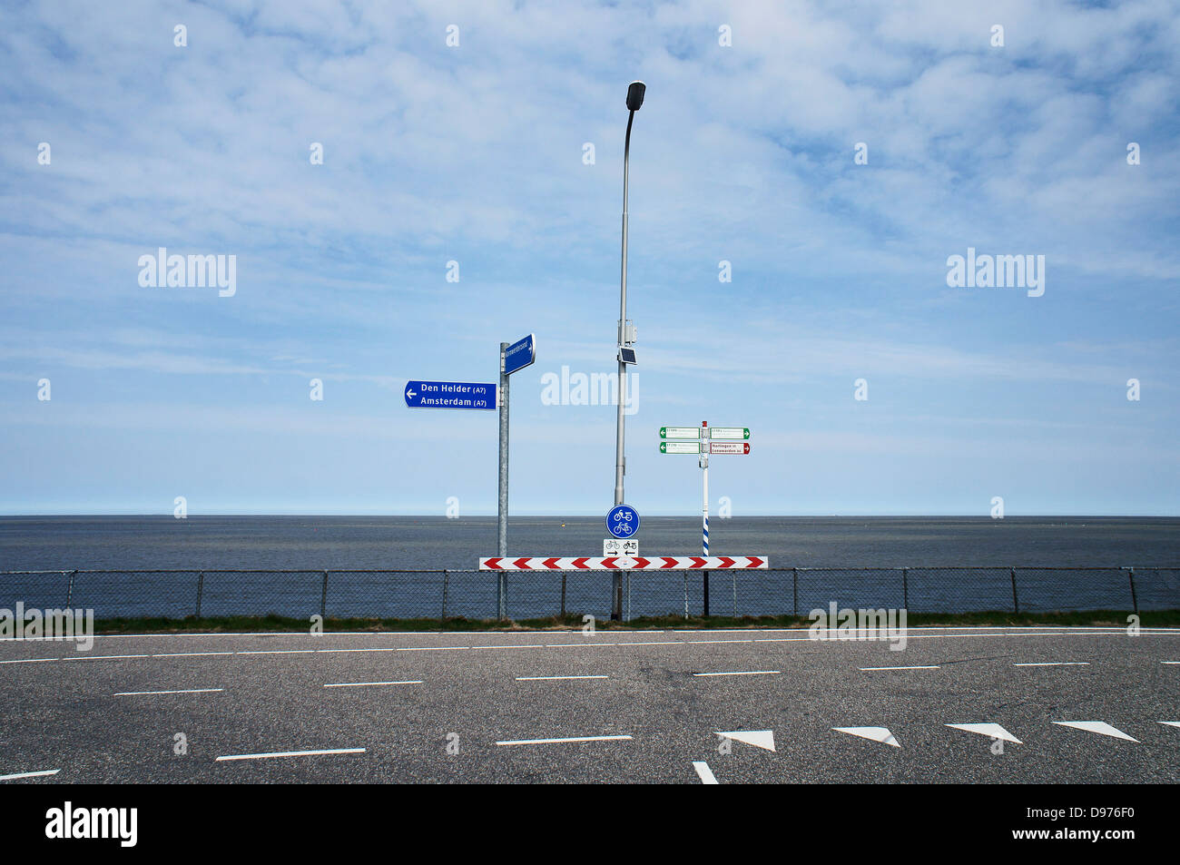 Breezanddijk, Afsluitdijk Causeway, Radweg, Waddensee Stockfotografie ...