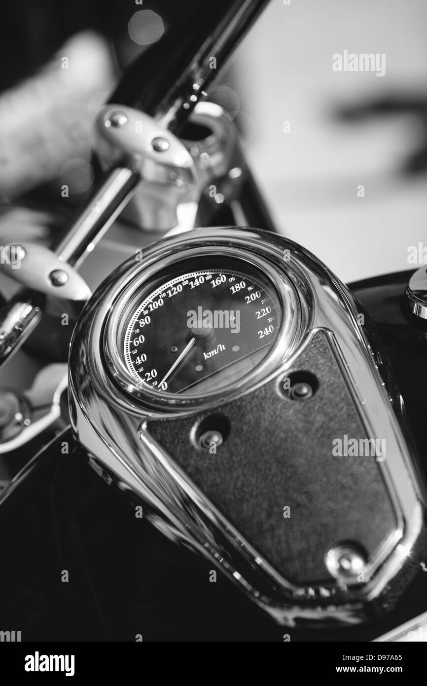 Motorrad tacho -Fotos und -Bildmaterial in hoher Auflösung – Alamy