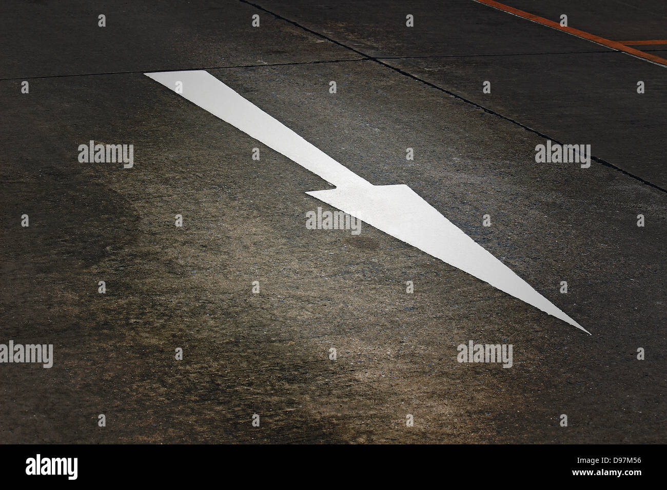 Weißer pfeil -Fotos und -Bildmaterial in hoher Auflösung – Alamy